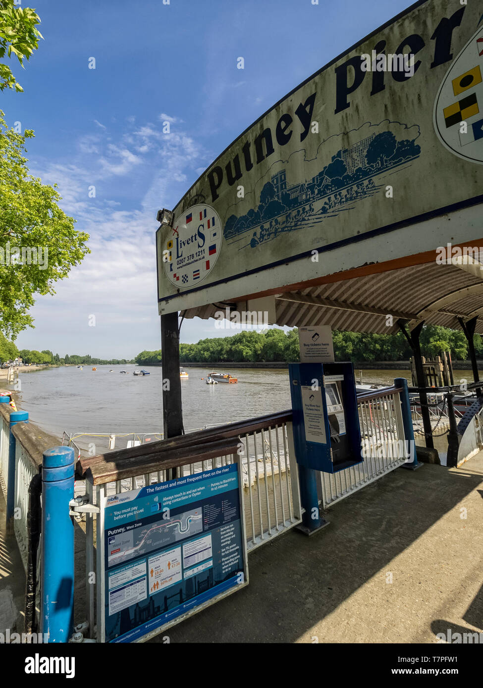 Putney pier hi-res stock photography and images - Alamy