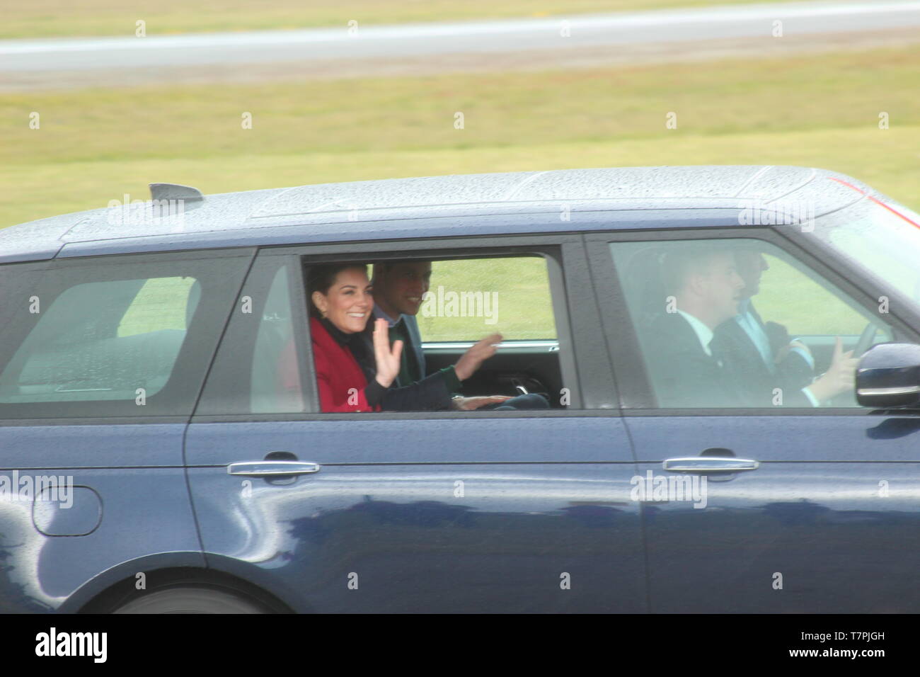 Duke duchess cambridge helicopter hi-res stock photography and images ...