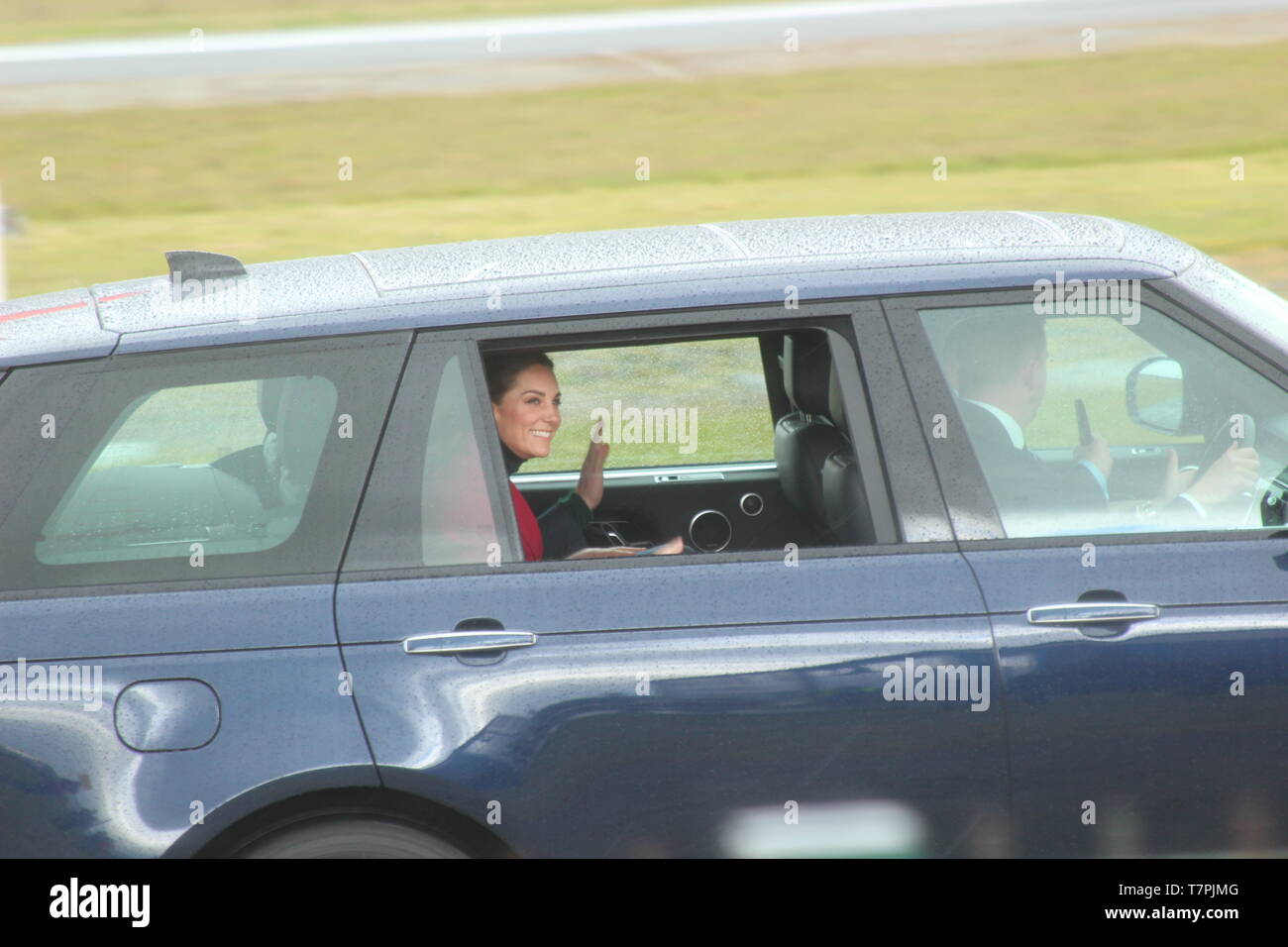 Duke duchess cambridge helicopter hi-res stock photography and images ...