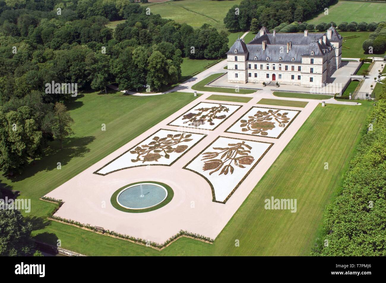 Castle ancy le franc hi-res stock photography and images - Alamy