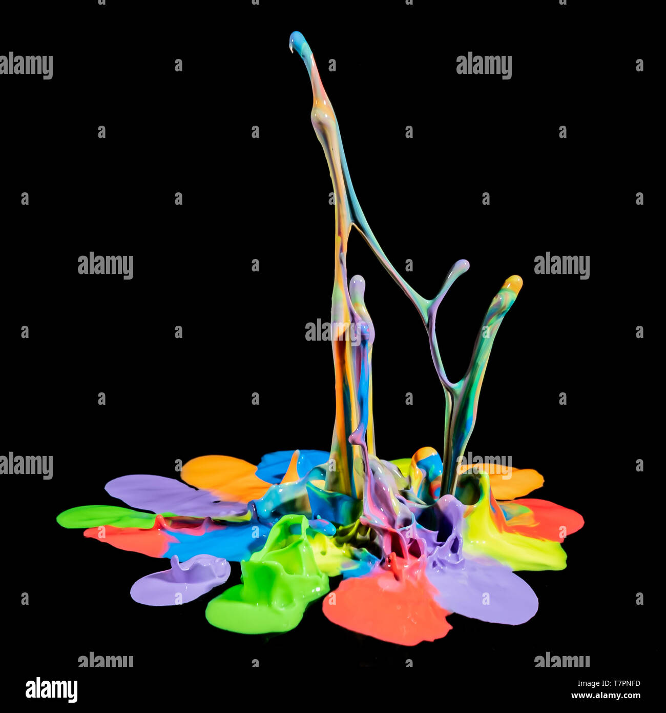 Paint splashes mixing from Audio Speaker bouncing Stock Photo - Alamy Paint splashes mixing from Audio Speaker bouncing Stock Photo - Alamy