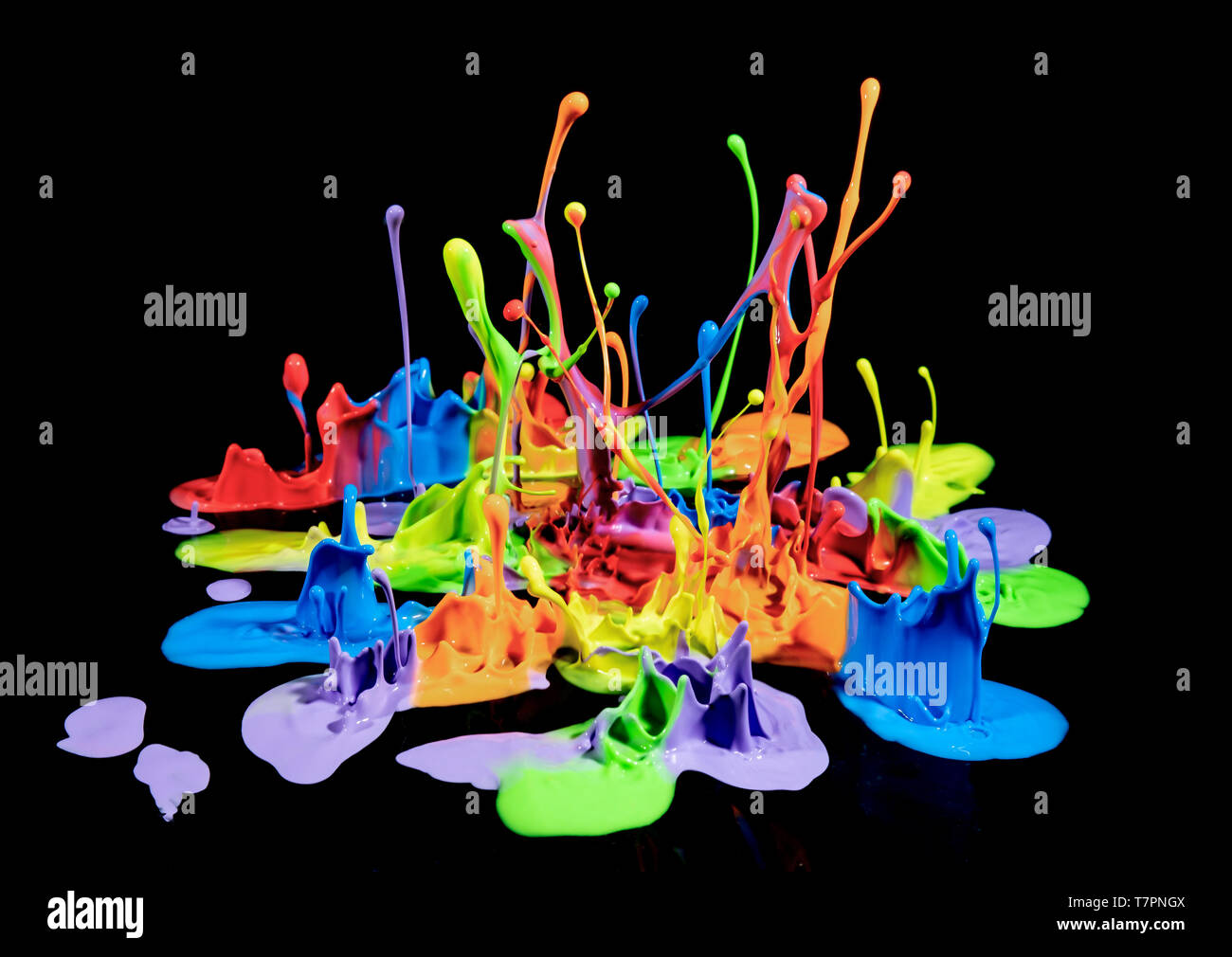 Group Paint splashes from Audio Speaker bouncing Stock Photo - Alamy Group Paint splashes from Audio Speaker bouncing Stock Photo - Alamy