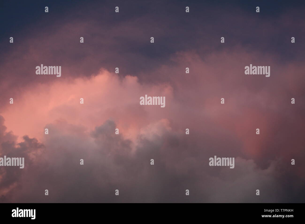 Cloudy sunset hi-res stock photography and images - Alamy