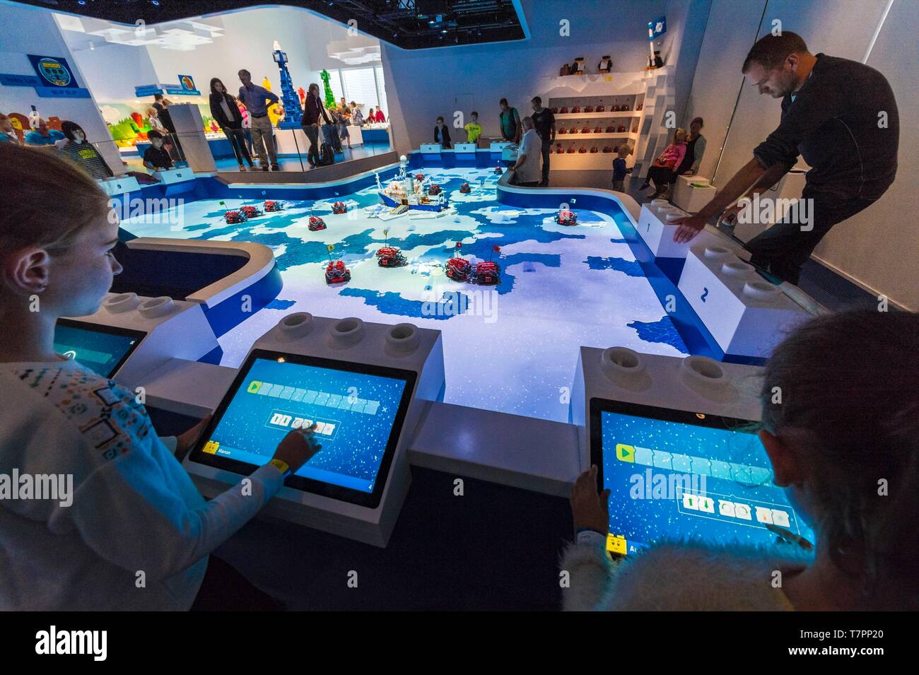 Lego robot game hi-res stock photography and images - Alamy