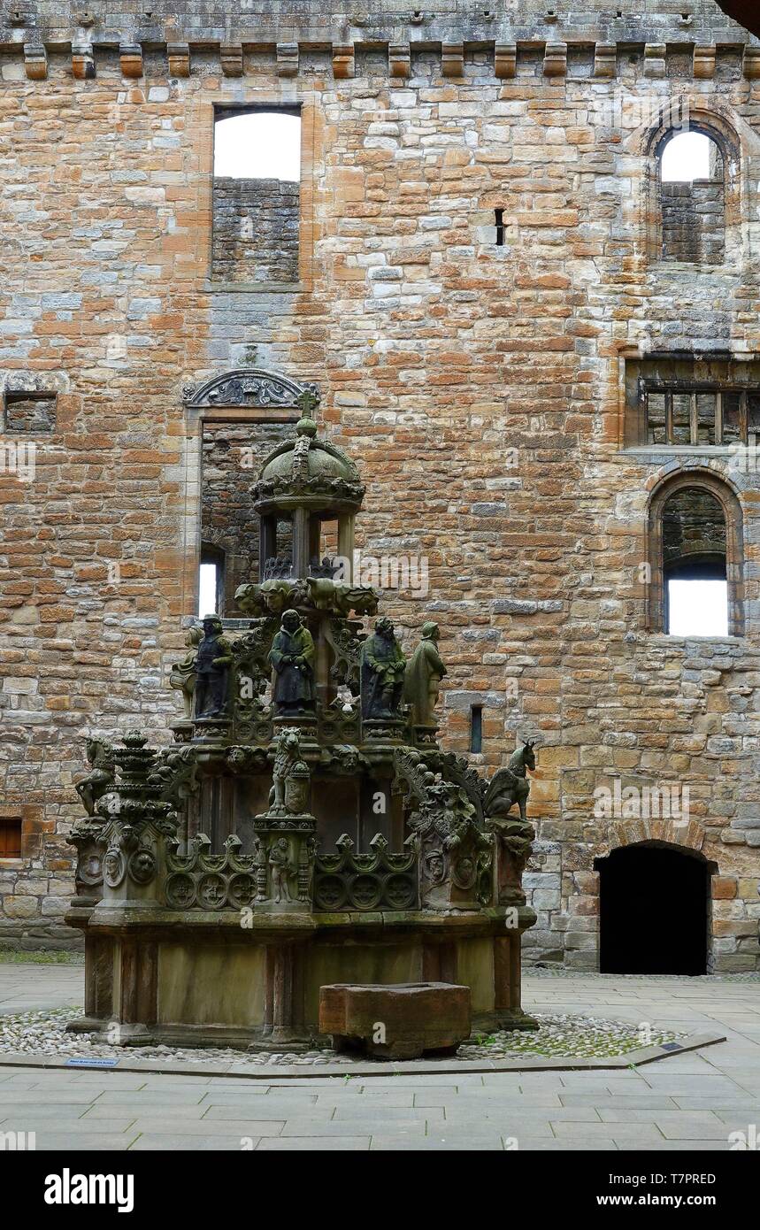 Linlithgow palace fountain hi-res stock photography and images - Alamy