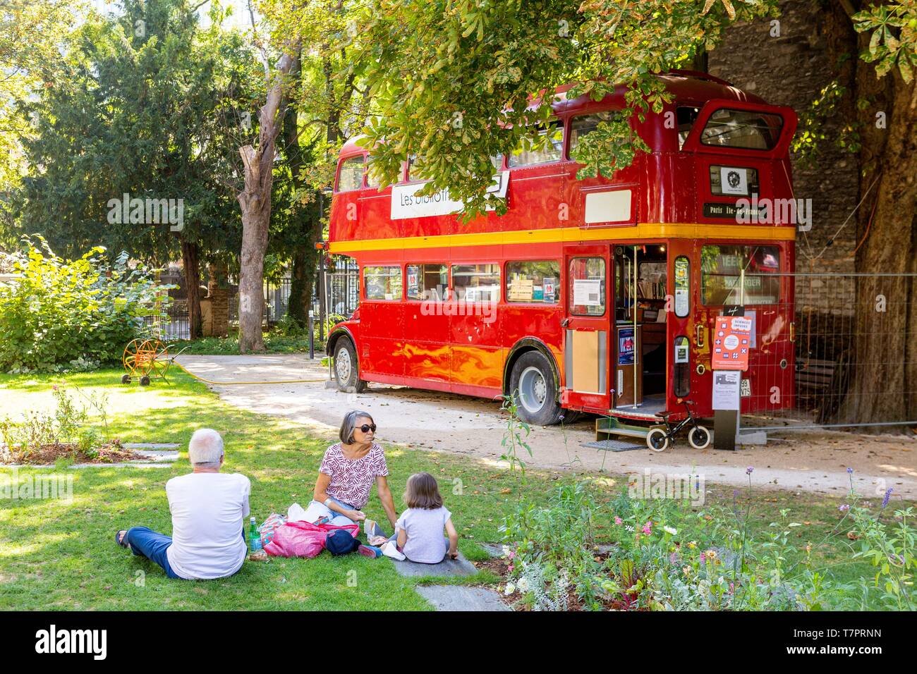 Library bus hi-res stock photography and images - Alamy
