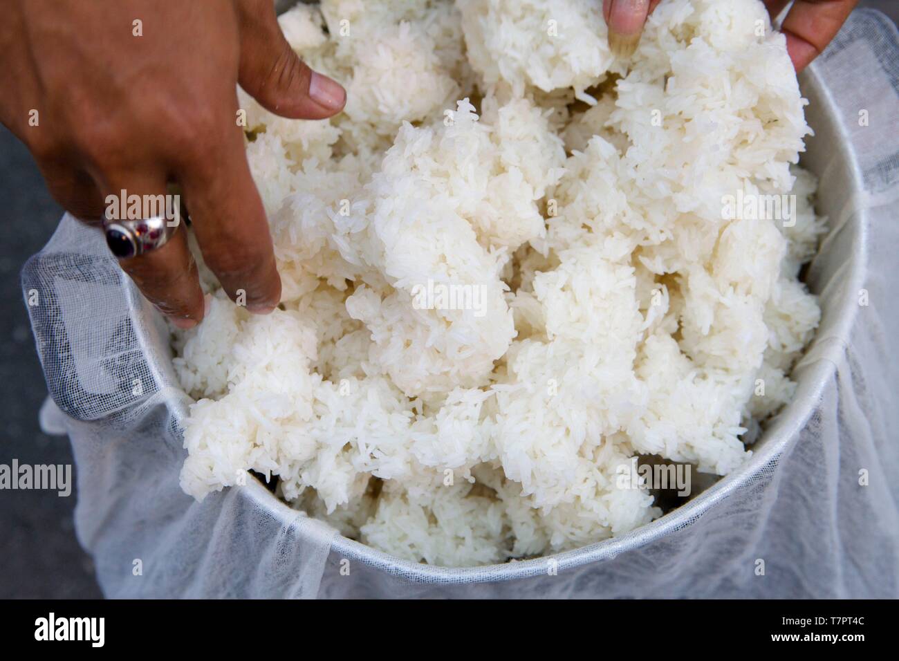 Thailand, Thai rice, selling sticky rice in the street Stock Photo - Alamy