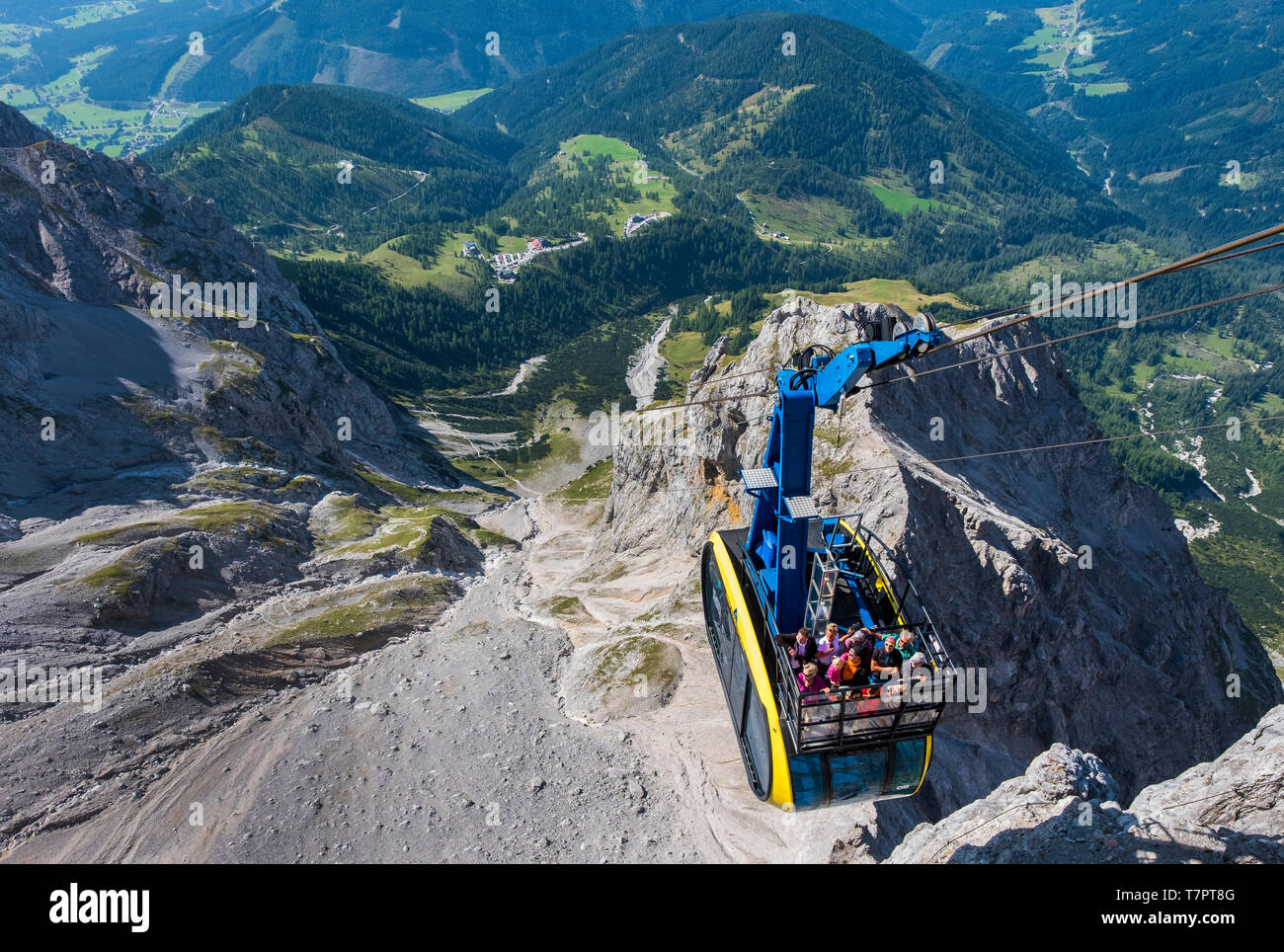 Dachstein cable car hi-res stock photography and images - Alamy