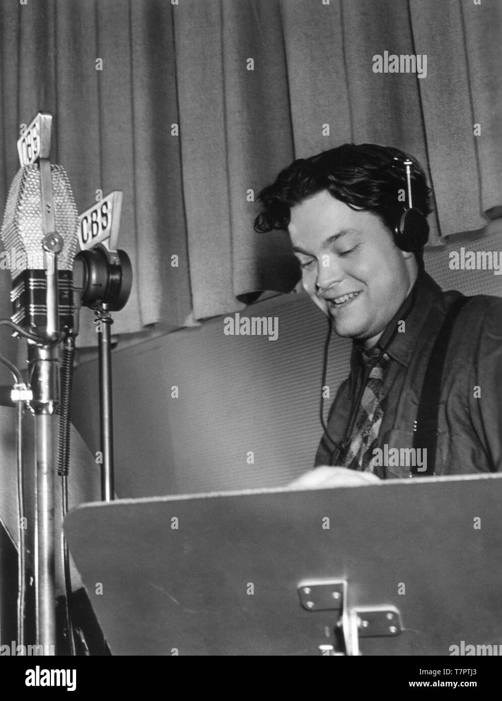 Cbs broadcast 1930s hi-res stock photography and images - Alamy