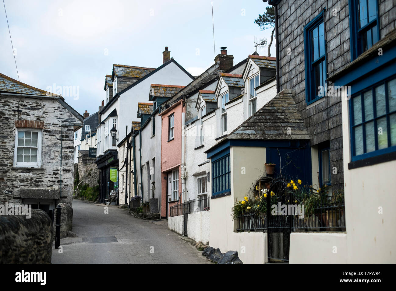 Fore street port isaac hi-res stock photography and images - Alamy