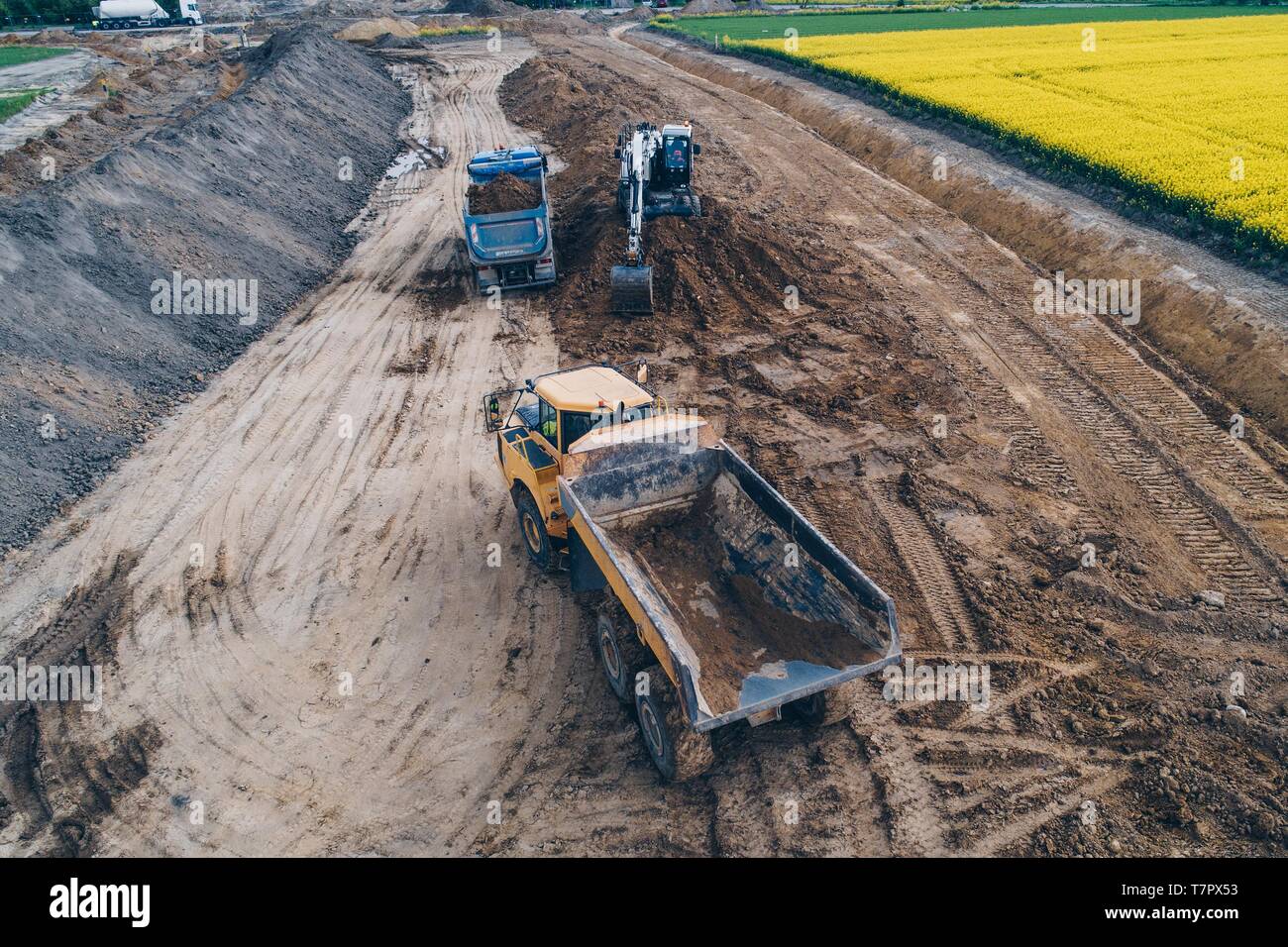 Tipper loading hi-res stock photography and images - Alamy