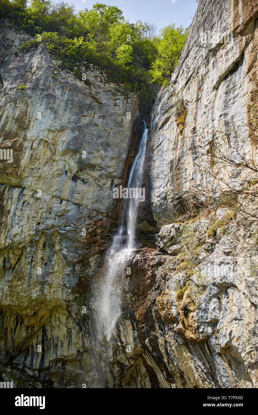 Waterfall down a vertical cliff hi-res stock photography and images - Alamy