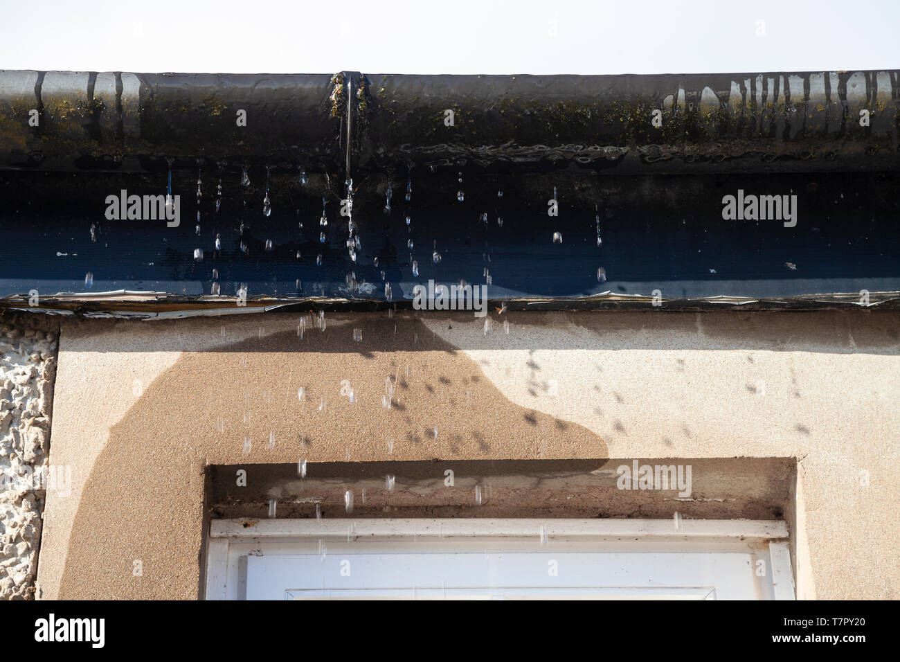 Leaking gutter hi-res stock photography and images - Alamy