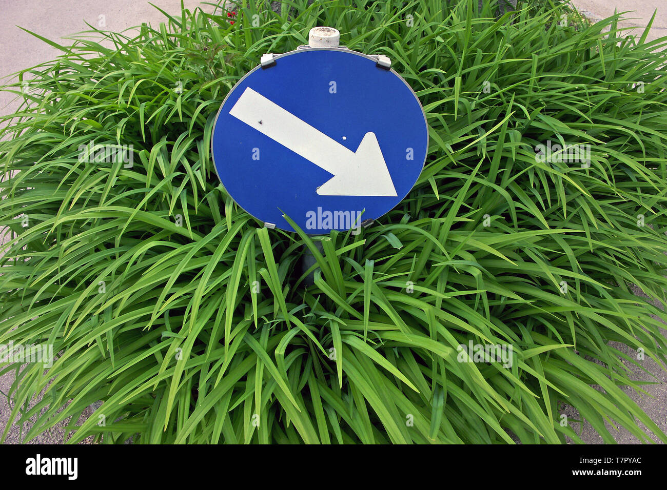 Keep right sign hi-res stock photography and images - Alamy