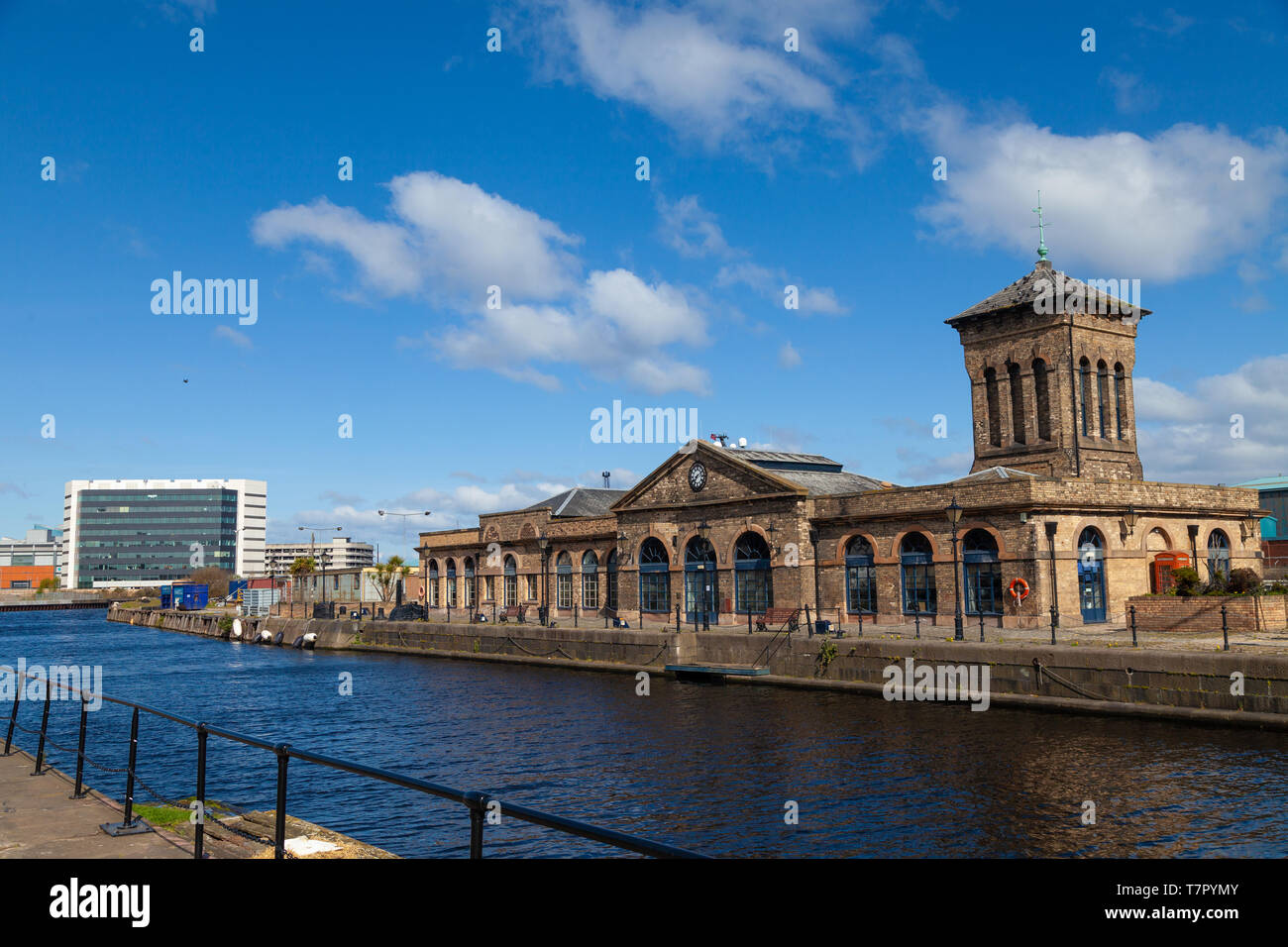Forth ports building hi-res stock photography and images - Alamy
