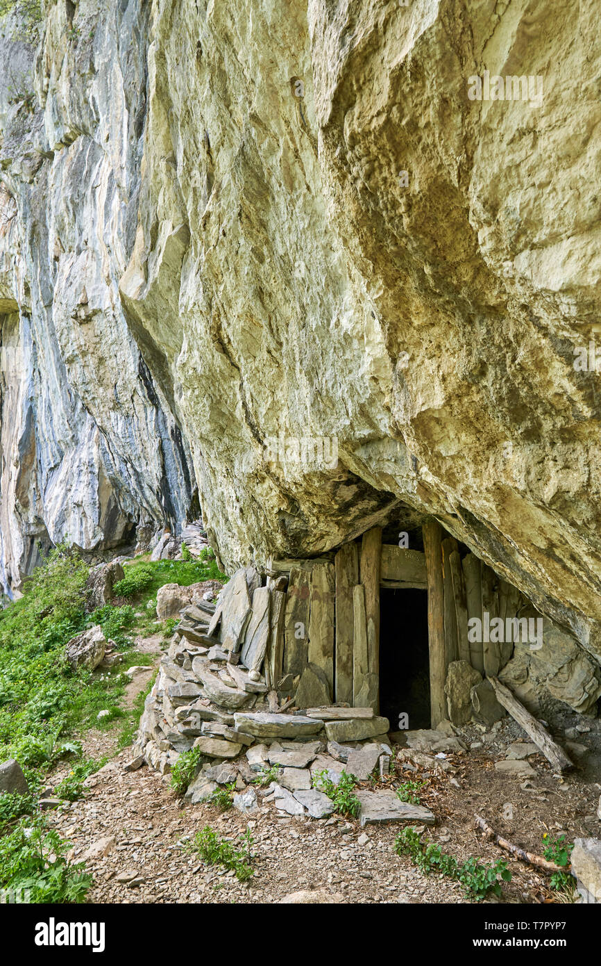 Primitive rocks hi-res stock photography and images - Alamy