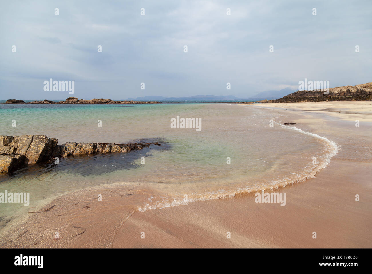 The stunning sandy beach at Kilmory Bay on the Isle of Rum, Scotland ...