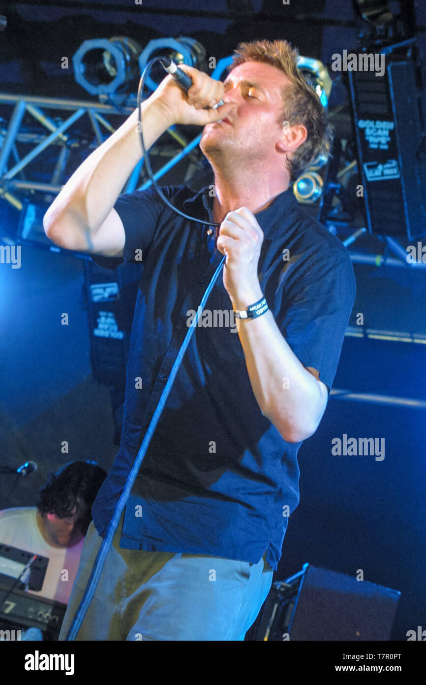 Guy garvey elbow 2001 hi-res stock photography and images - Alamy