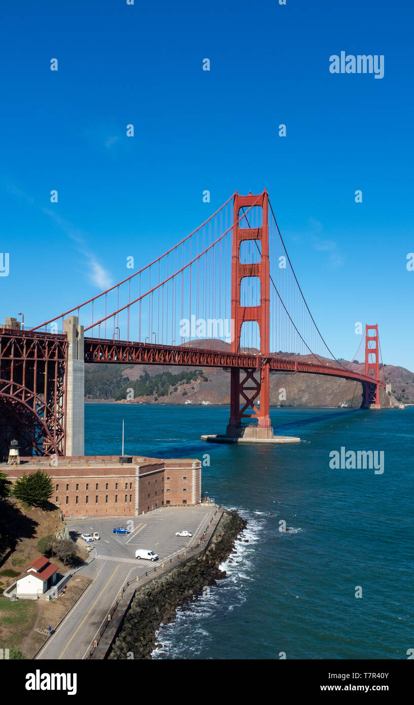 Golden gate bridge welcome center hi-res stock photography and images ...