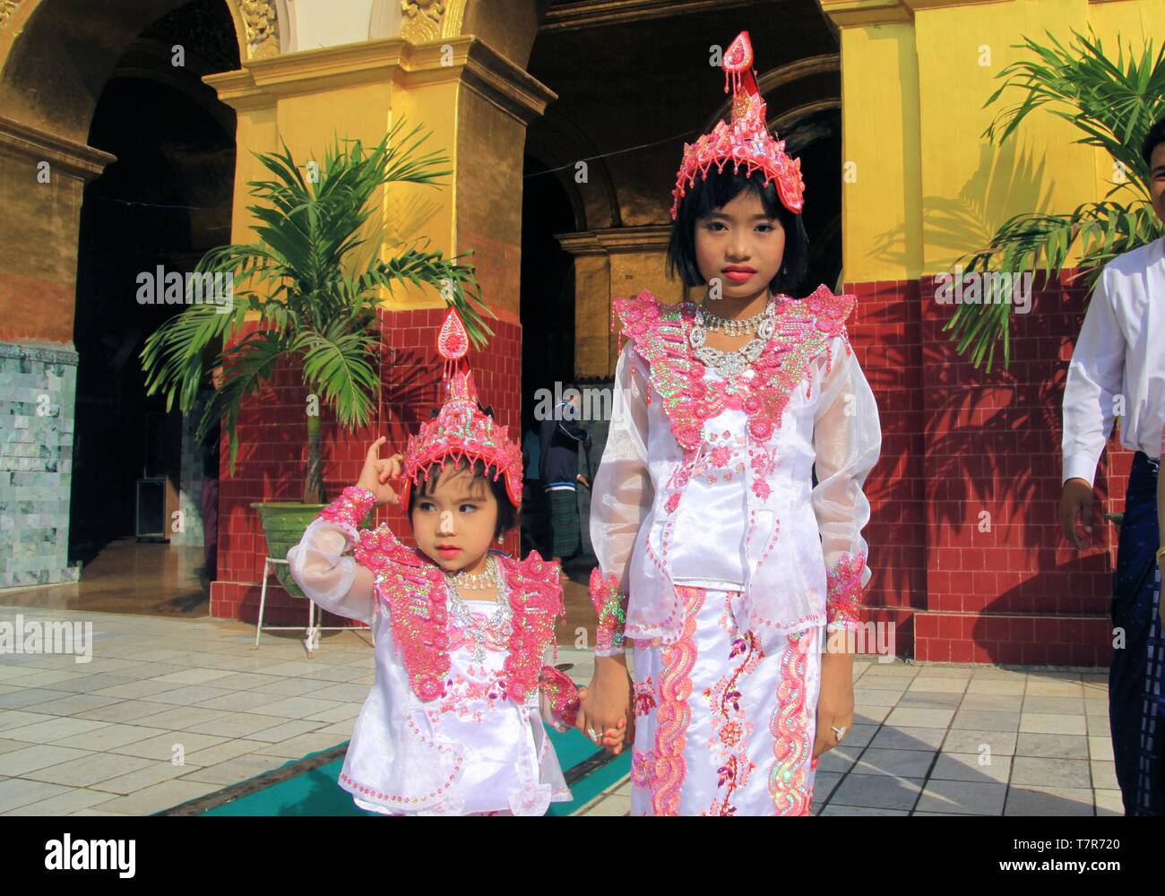 Beautiful burmese boy hi-res stock photography and images - Alamy