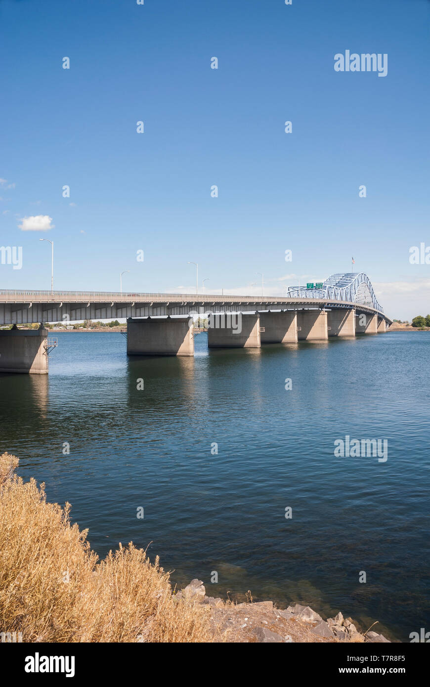 Route 395 runs over the Pioneer Memorial Bridge in Kennewick ...