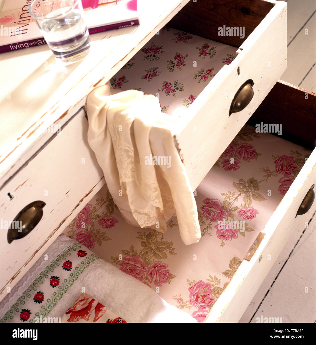 White drawers close up hi-res stock photography and images - Alamy