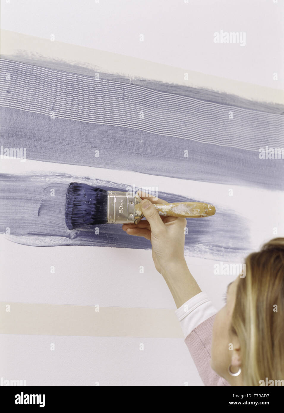 Woman painting a wall hi-res stock photography and images - Alamy