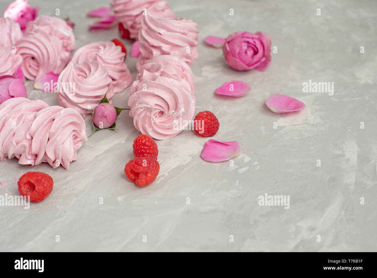 Homemade marshmallows. Pink marshmallows. Marshmallow with raspberries ...