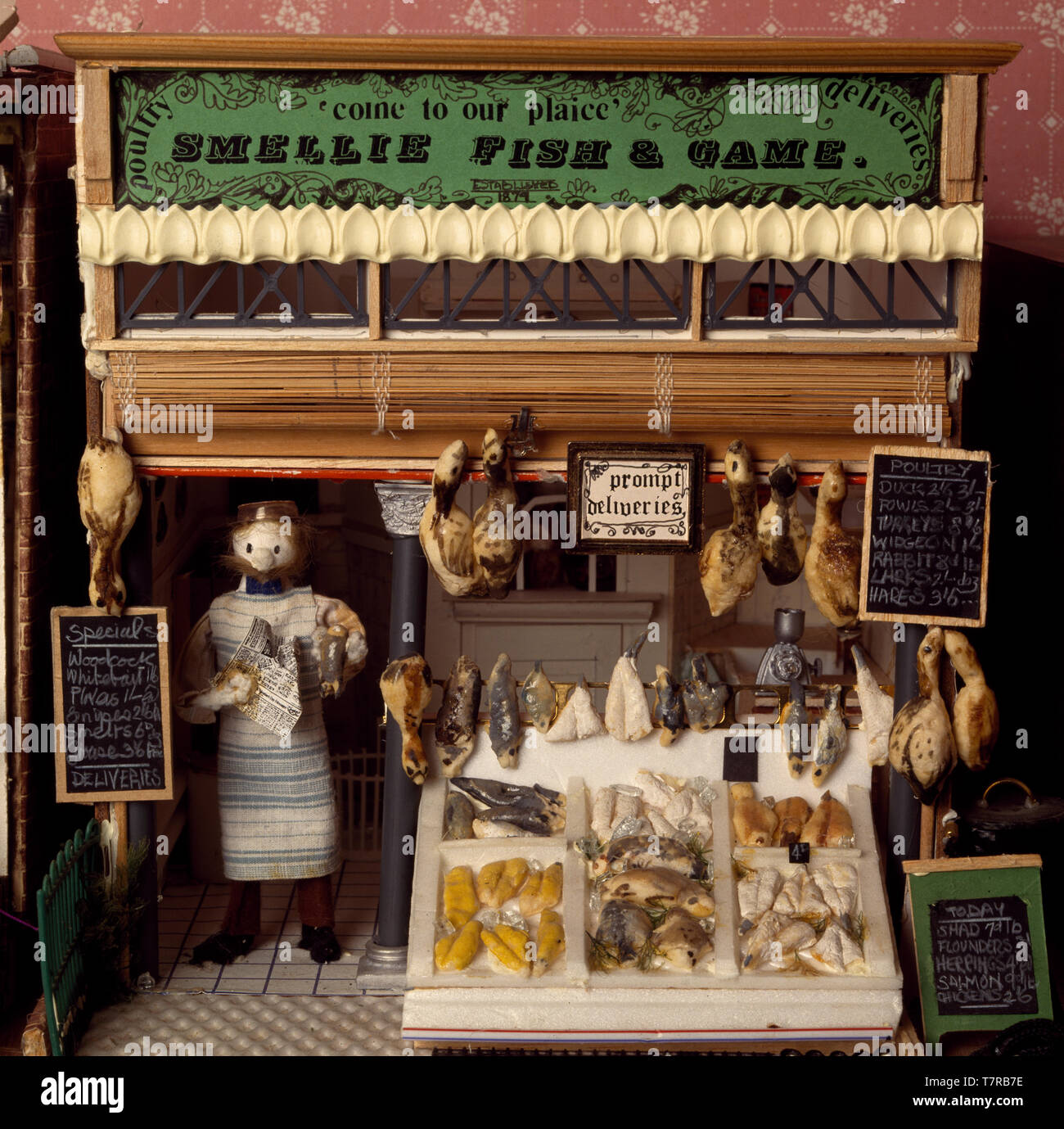 Victorian dolls houses hi-res stock photography and images - Alamy