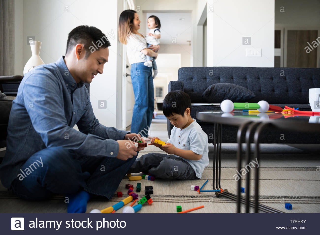 Father son block toy hi-res stock photography and images - Alamy