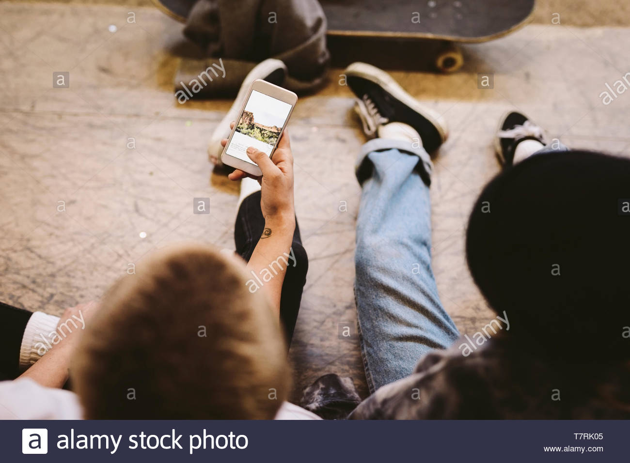 Connection hanging hi-res stock photography and images - Alamy