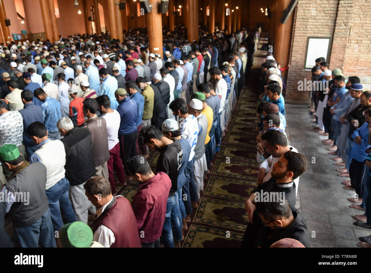 Asr prayers hi-res stock photography and images - Alamy