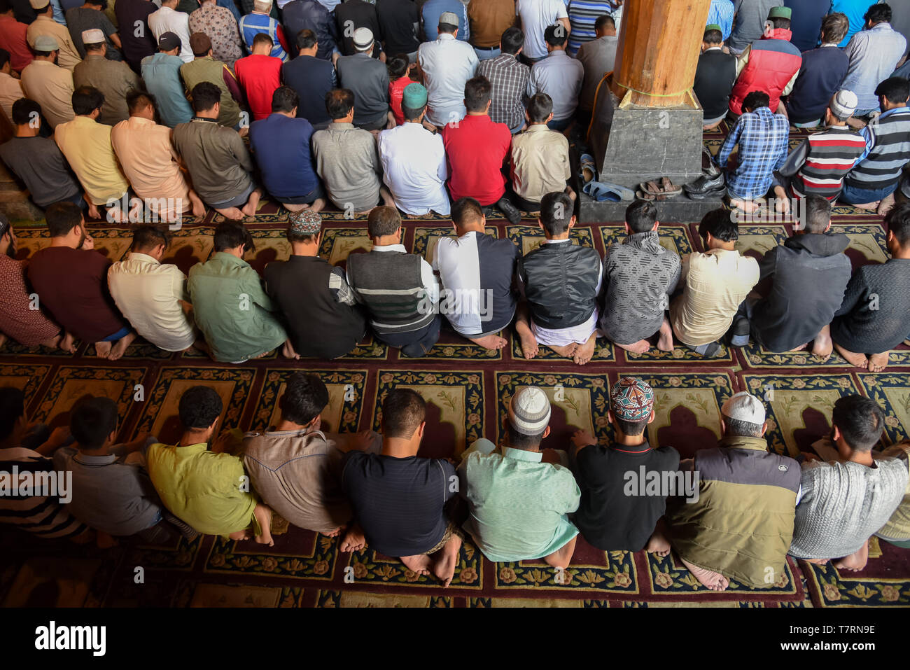 Asr prayers hi-res stock photography and images - Alamy