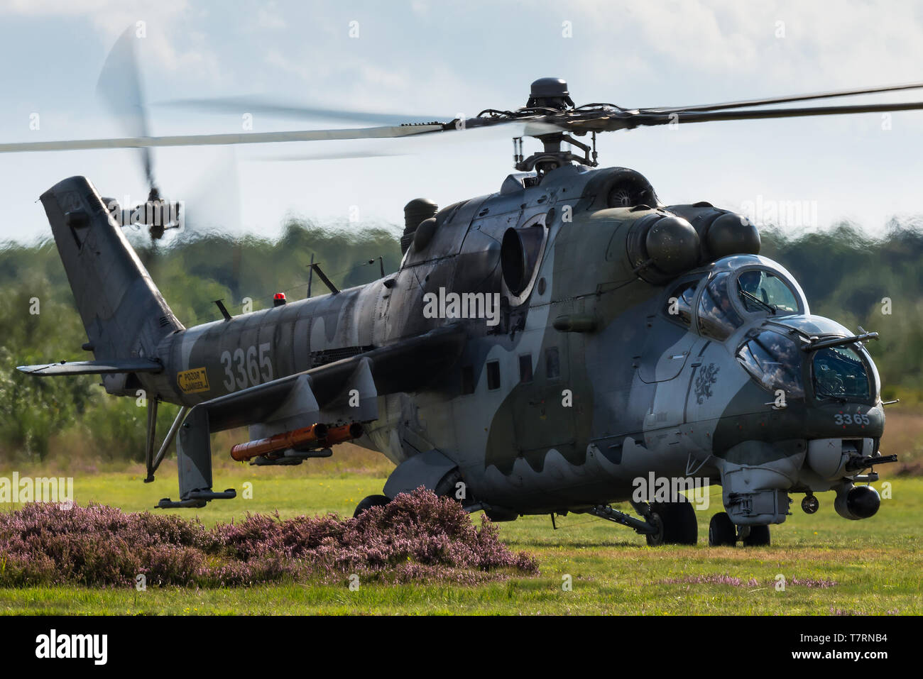 Mi 24 helicopter hi-res stock photography and images - Alamy