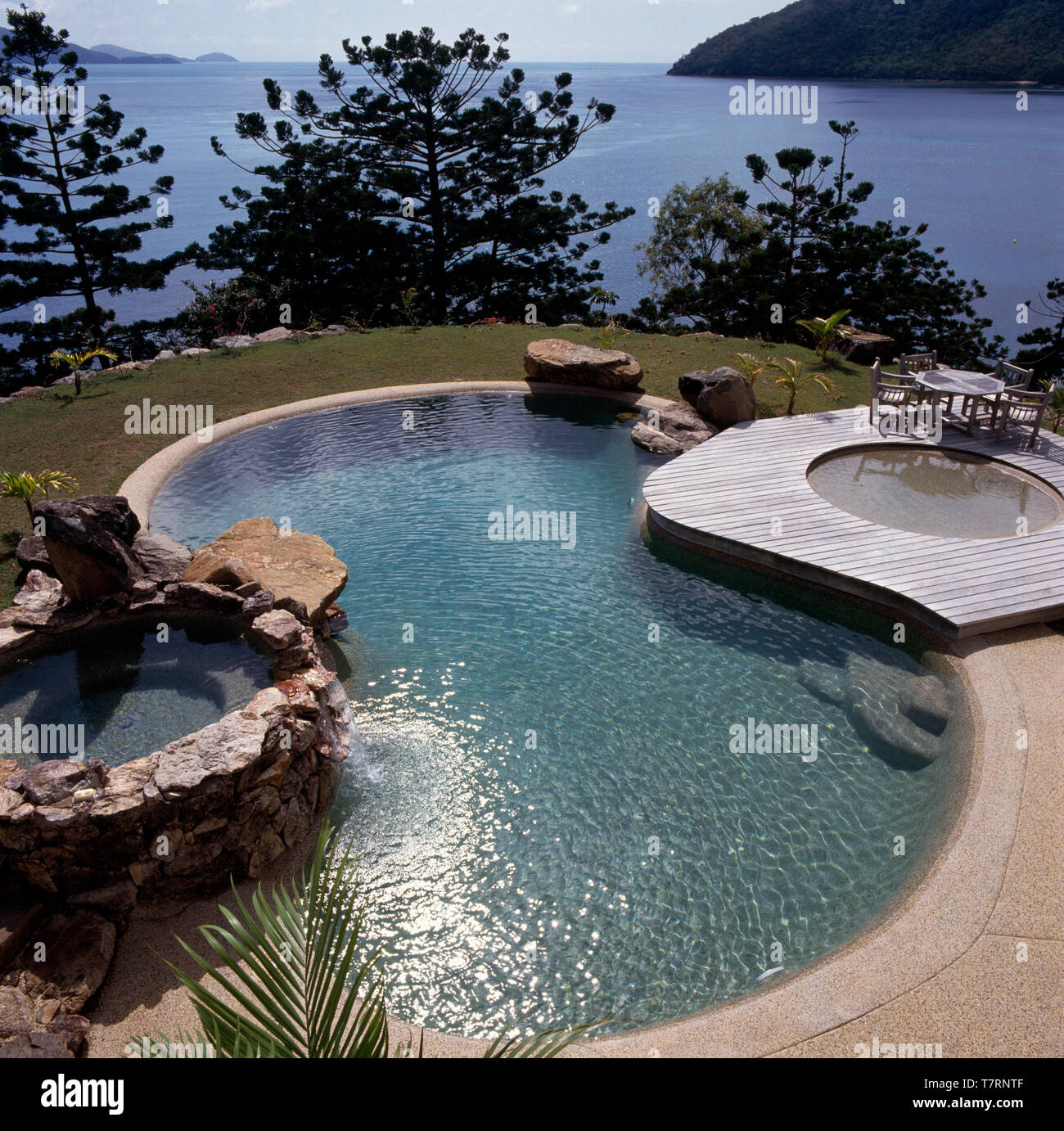 Curved swimming pool hi-res stock photography and images - Alamy