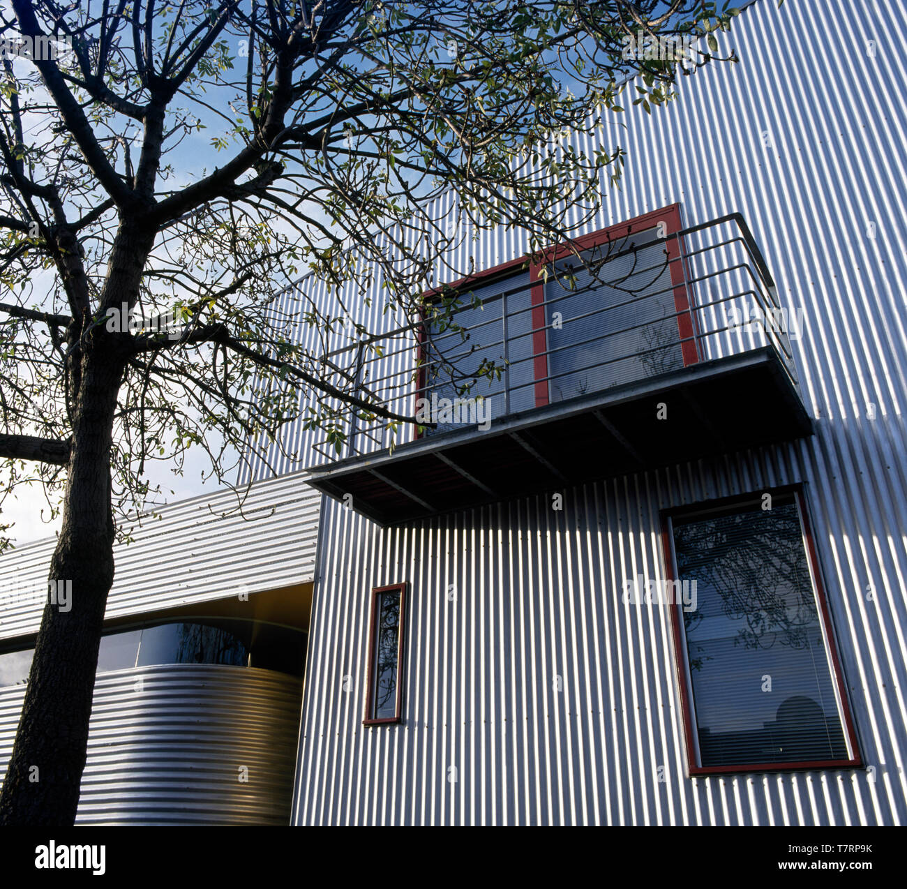 Steel cladding hi-res stock photography and images - Alamy