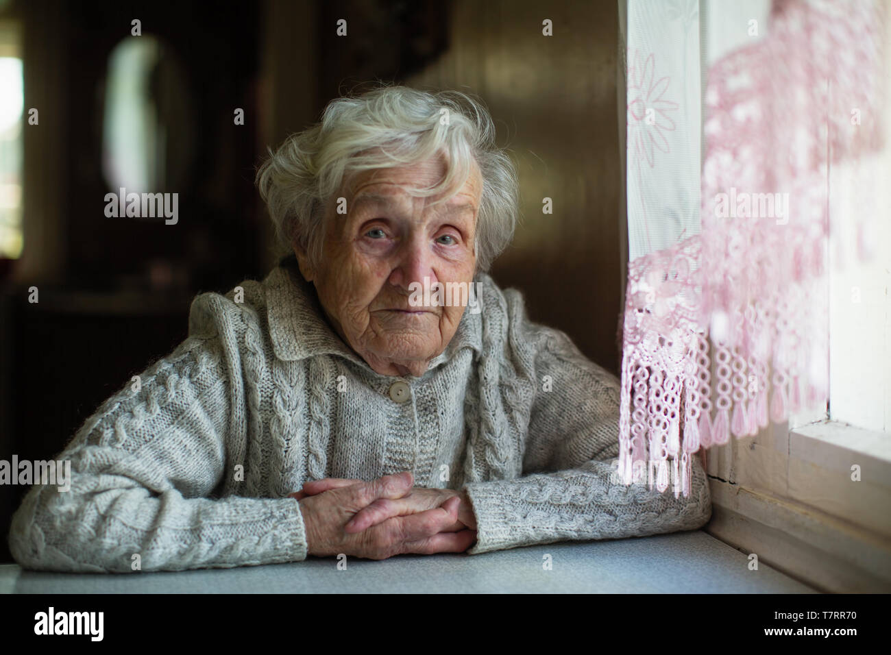 Old woman alone chair sad hi-res stock photography and images - Alamy