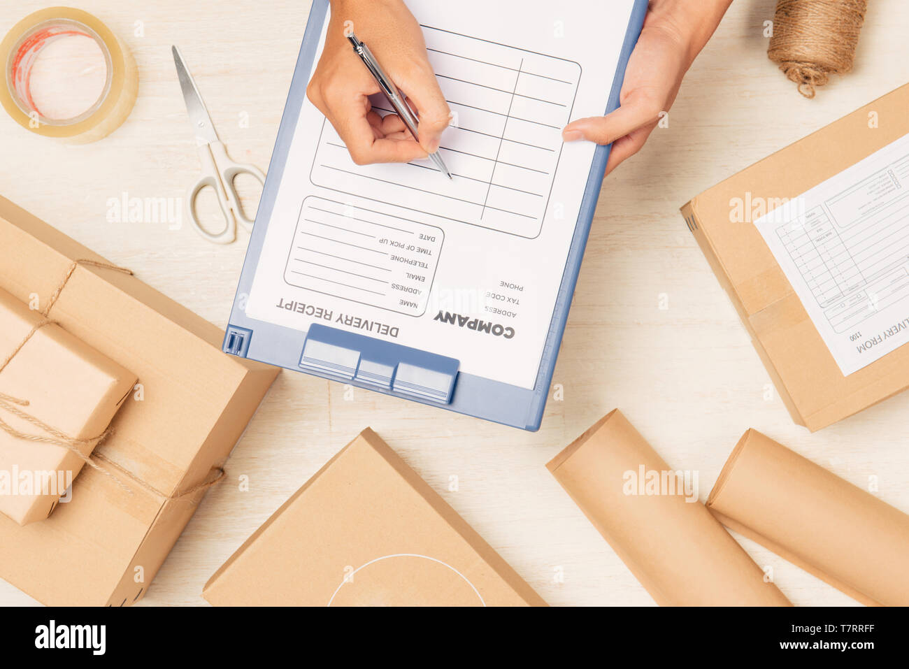 Courier hands hi-res stock photography and images - Alamy