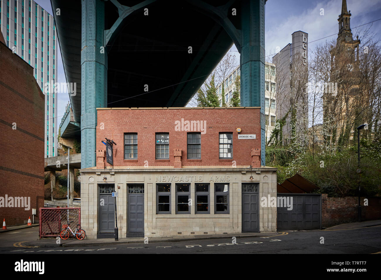 Bridge tavern hi-res stock photography and images - Alamy