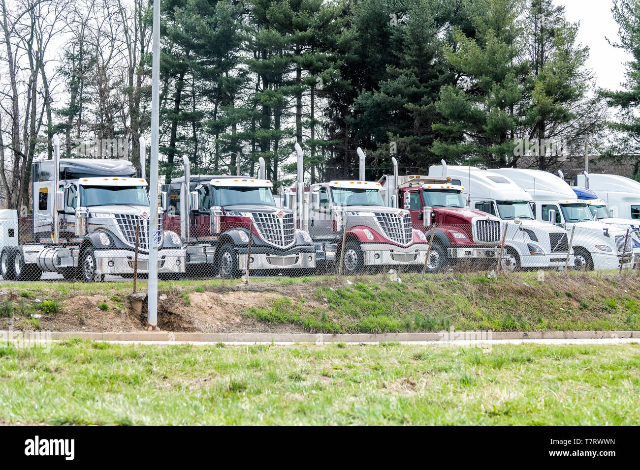 Lorry line hi-res stock photography and images - Alamy