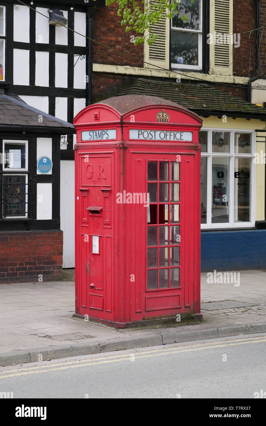 One of only four Model K4 UK telephone boxes left in public use in ...