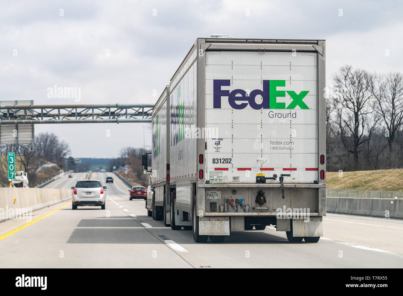 Fedex ground hi-res stock photography and images - Alamy