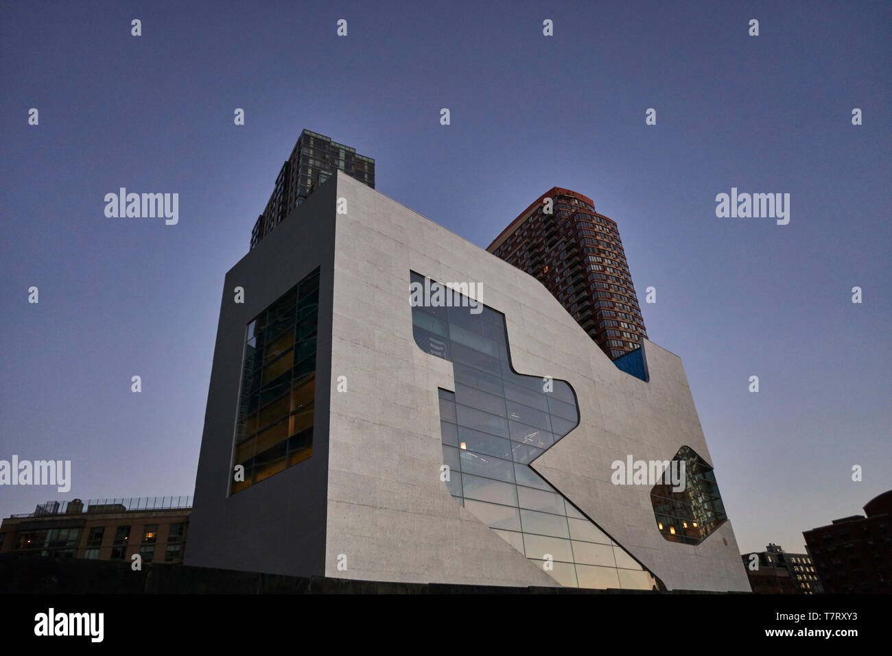 Queens Library at Hunters Point designed by Steven Holl Architects ...