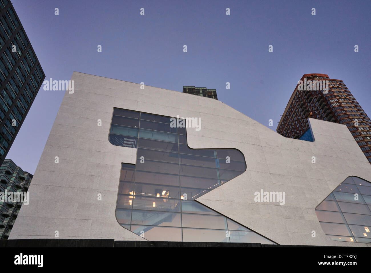 Queens Library at Hunters Point designed by Steven Holl Architects ...