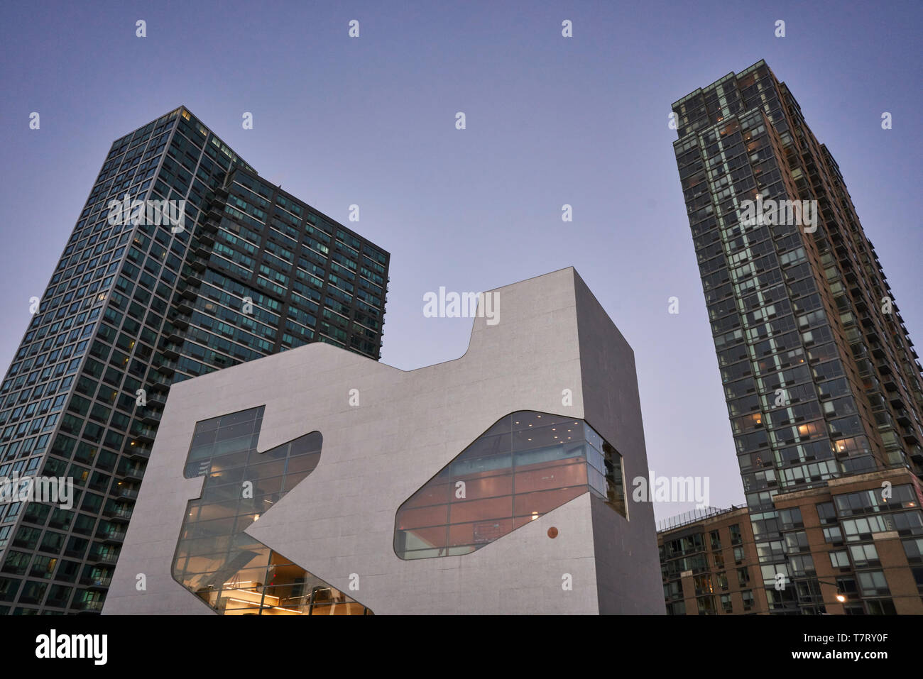 Queens Library at Hunters Point designed by Steven Holl Architects ...