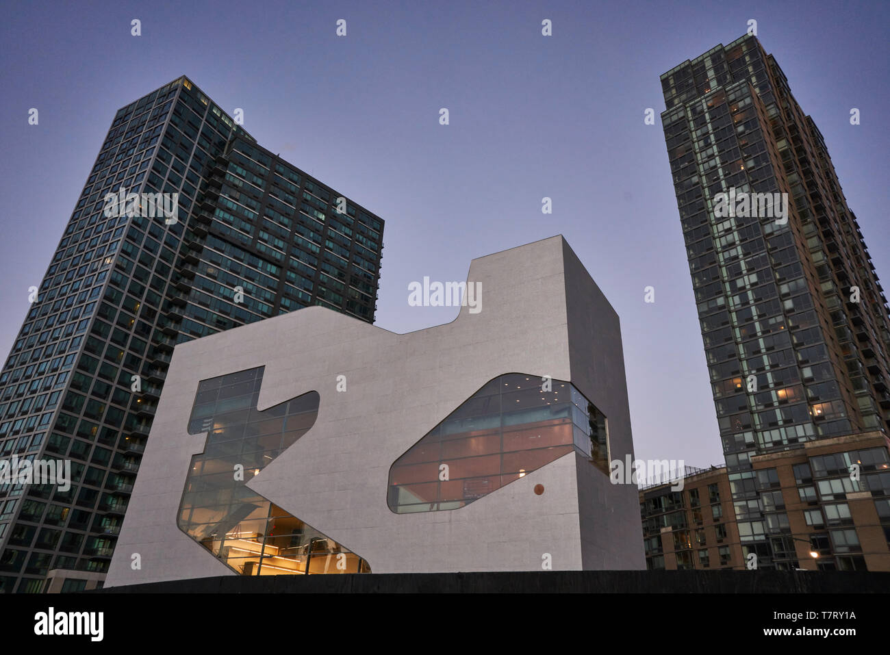 Queens Library at Hunters Point designed by Steven Holl Architects ...
