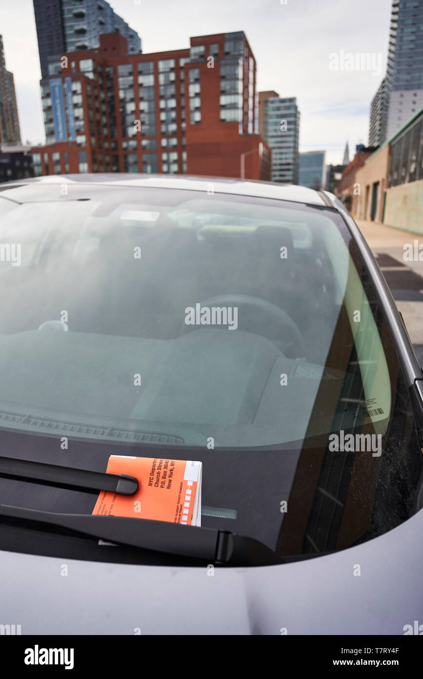 Parking infraction hi-res stock photography and images - Alamy
