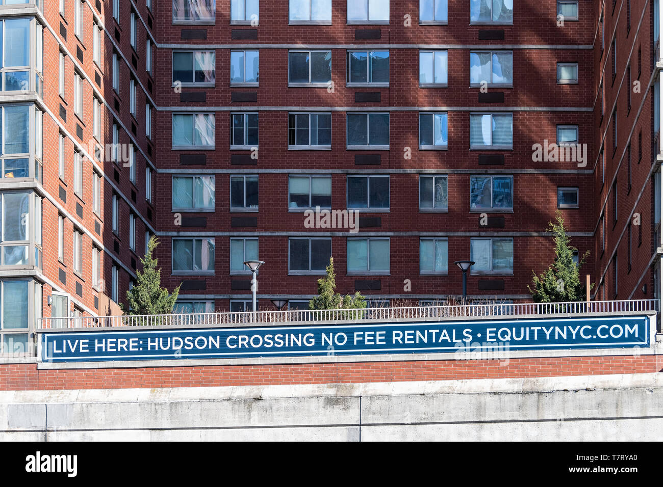 Condo building exterior hi-res stock photography and images - Alamy