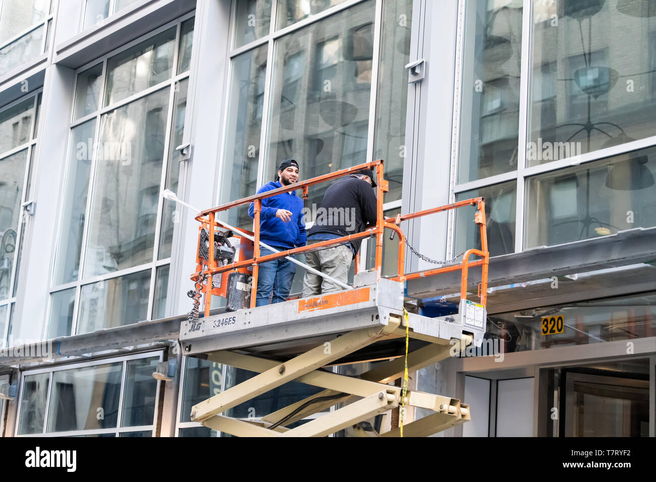 Scaffold Builder High Resolution Stock Photography and Images - Alamy