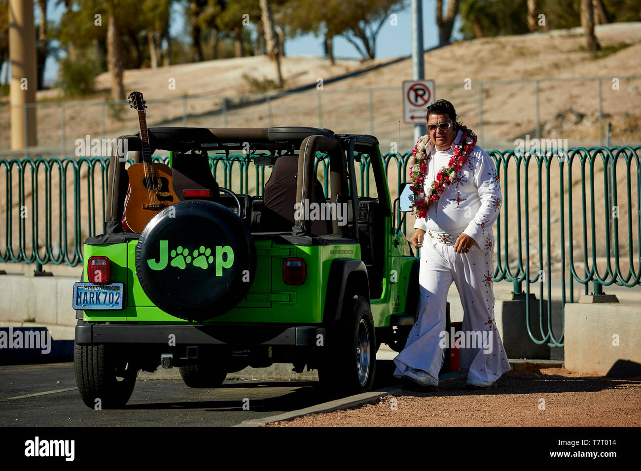 Elvis presley 1959 hi-res stock photography and images - Alamy
